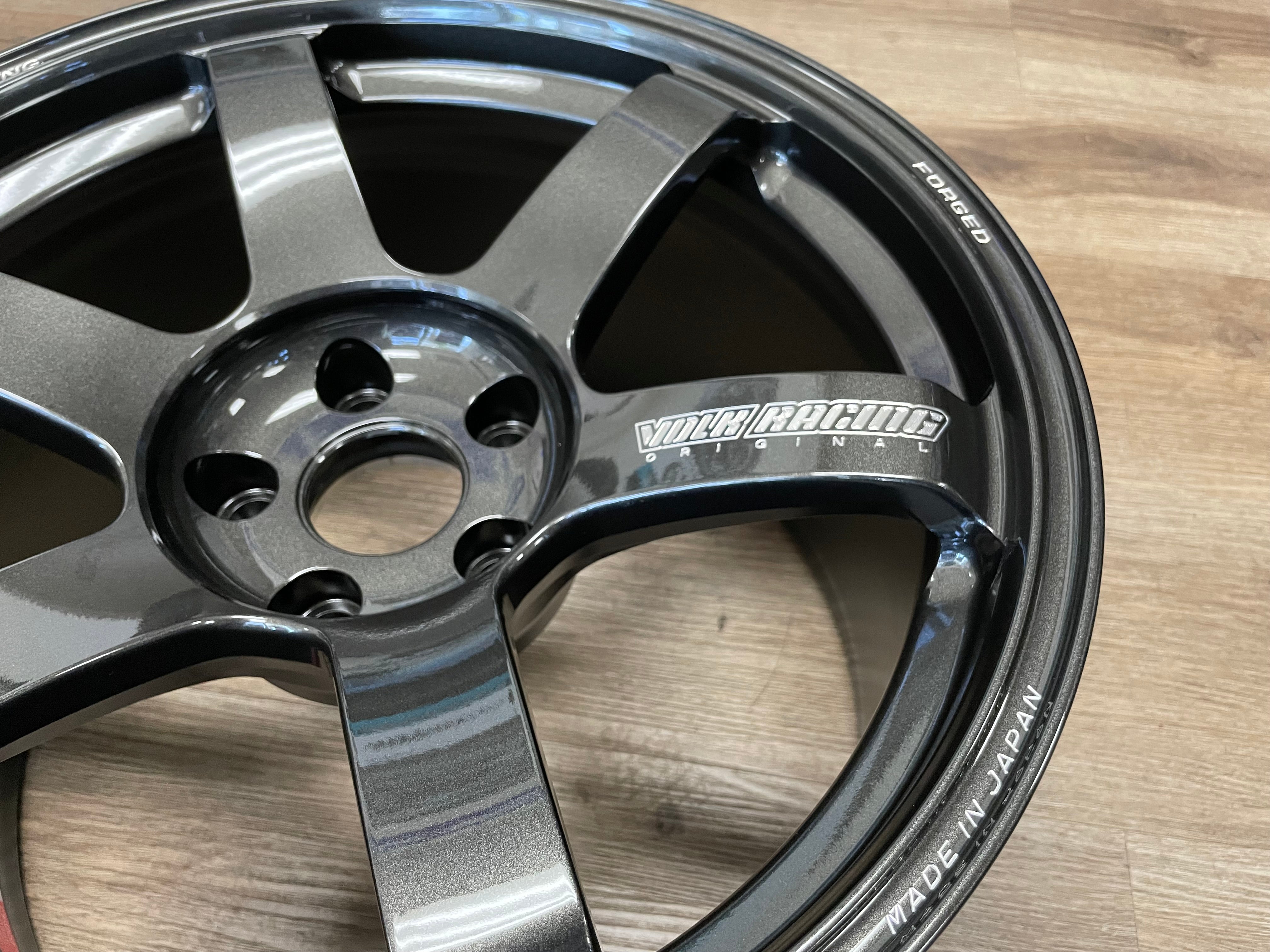 Volk Racing TE37 Saga S-Plus 18x9.5 +20 5x120 Diamond Dark Gunmetal (S – Rim and Tire Center