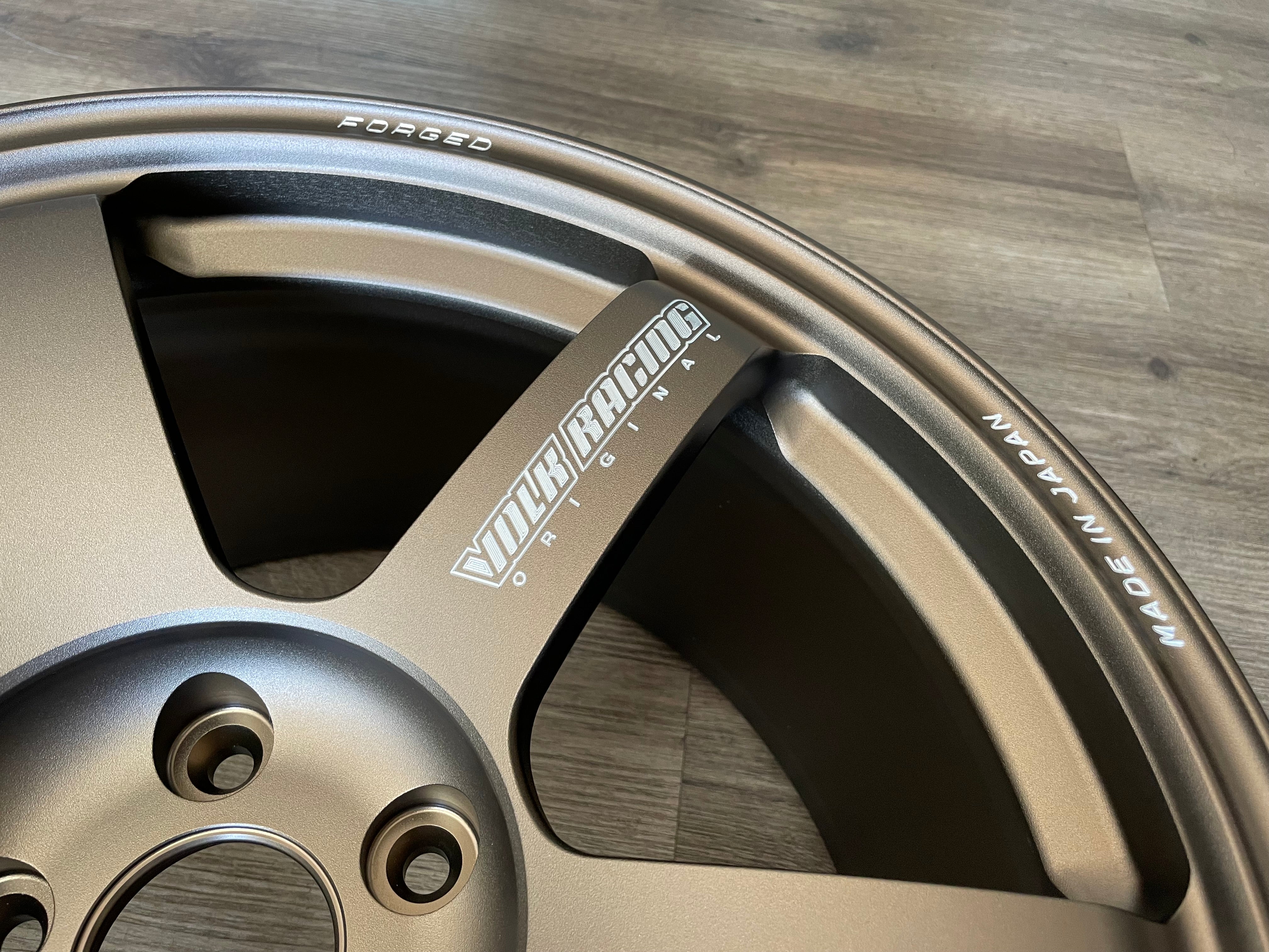 Volk Racing TE37 Saga S-Plus 18x9.5 +22/18x10.5 +24 5x114.3 Bronze (St ...